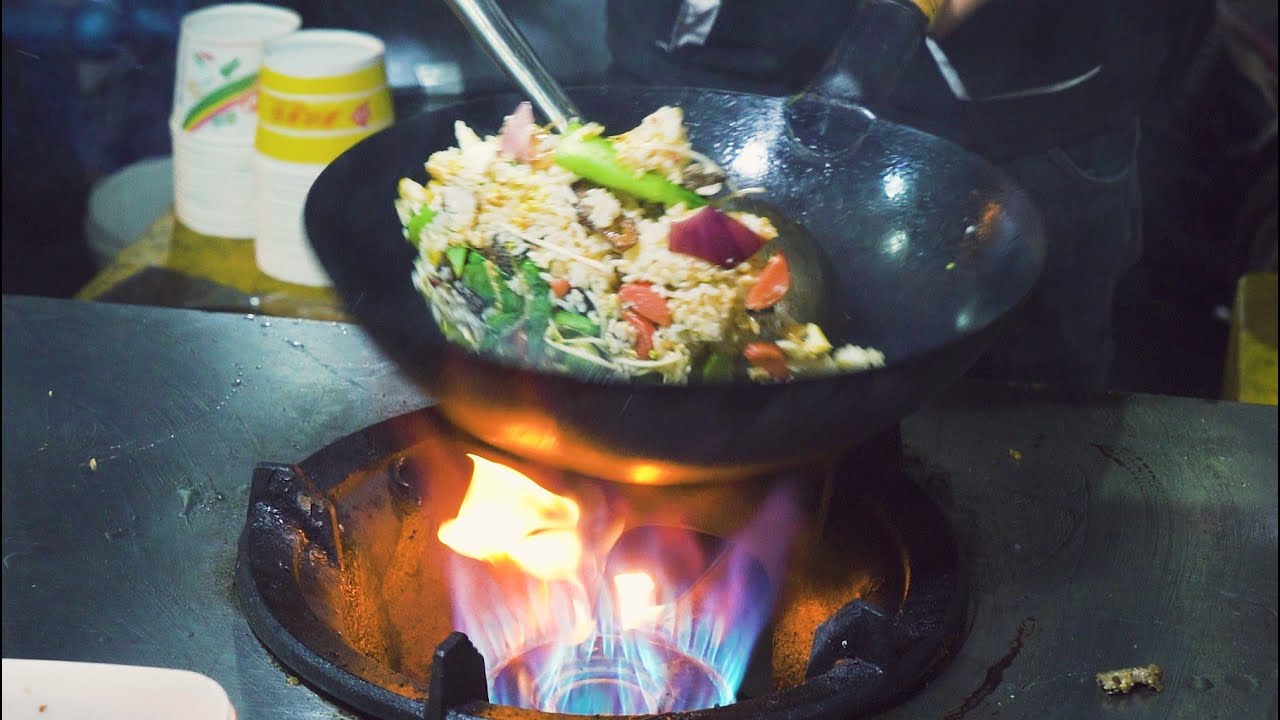 Chinese Street Food -Roadside Stall Egg Fried Rice Fried Hor Fun, Flame ...