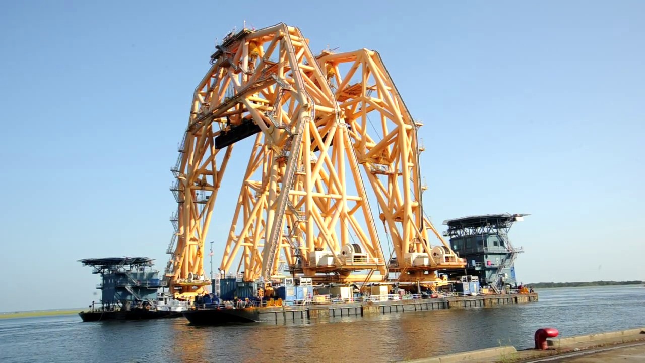 Heavy Lift Vessel VB-10,000 Moors at Port of Fernandina - YouTube