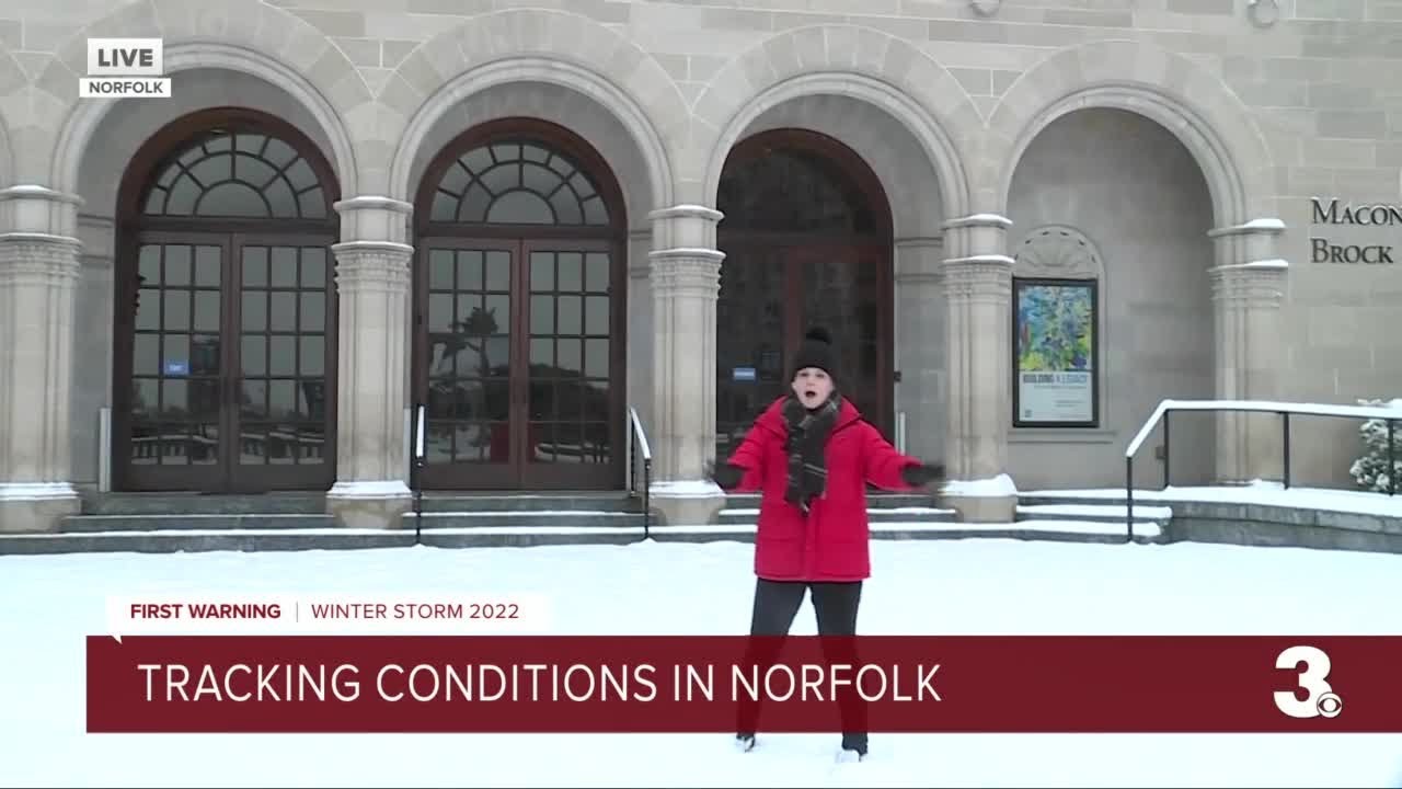 News 3's Penny Kmitt gives us a snow angel tutorial! - YouTube