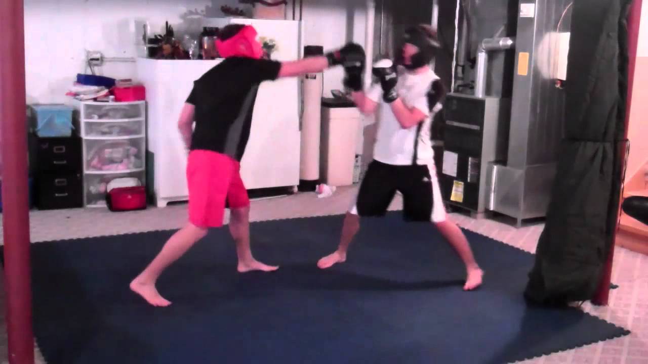 Amateur Basement Boxing - YouTube