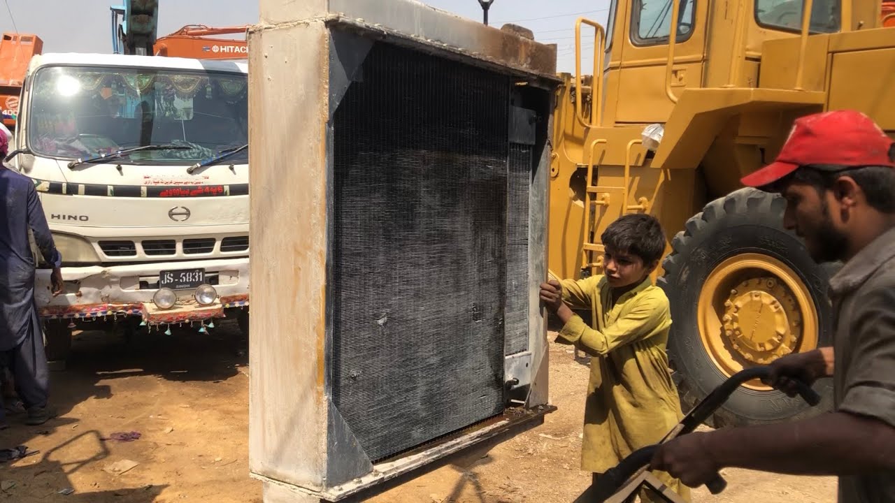 Caterpillar 950 E loader Radiator service thank you for watching👍🫶#how ...