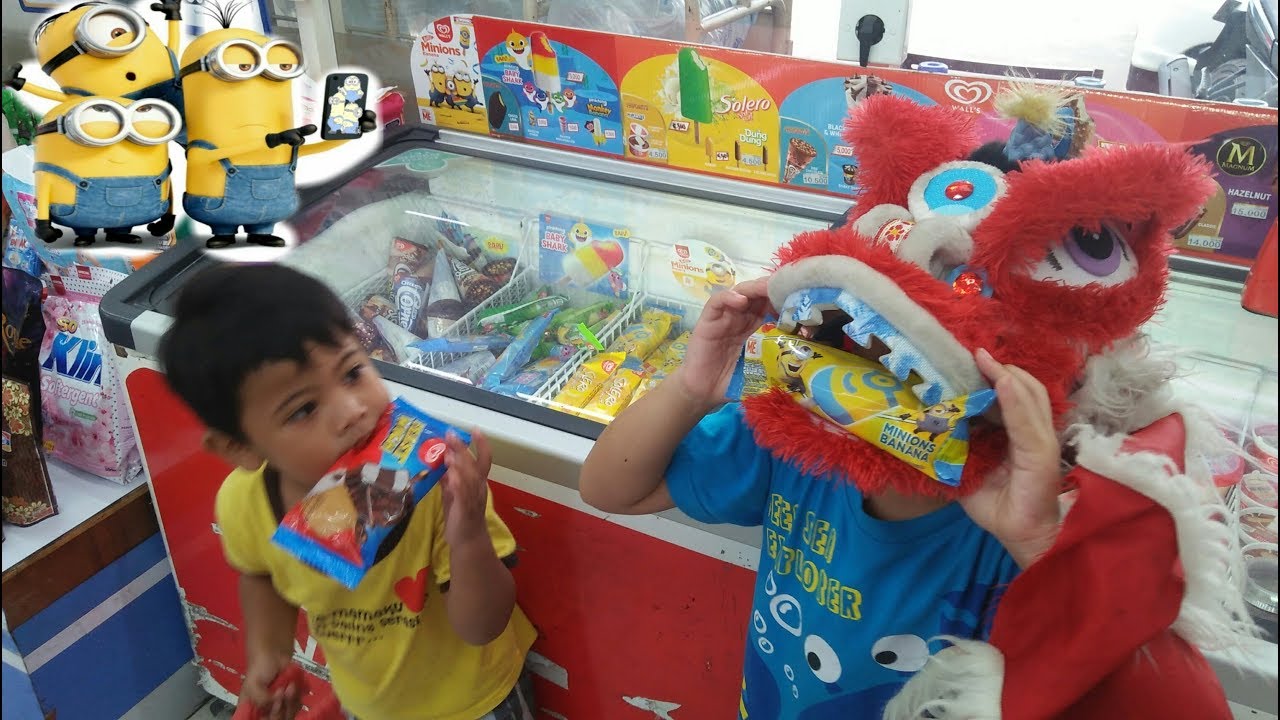 Es Krim Paddle Pop Edisi Minion.Ternyata Enak Rasa Pisang.Makan Es Krim ...