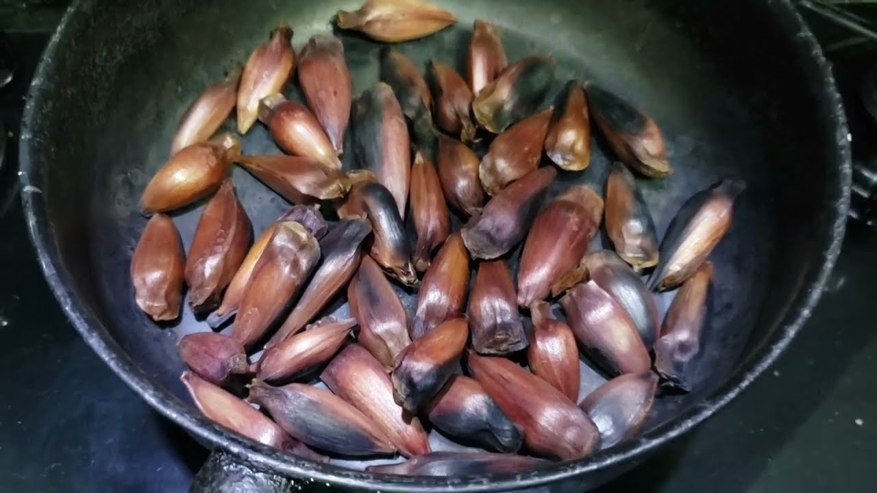 Aprenda a assar pinhão na frigideira! Fica igual feito na chapa! - YouTube