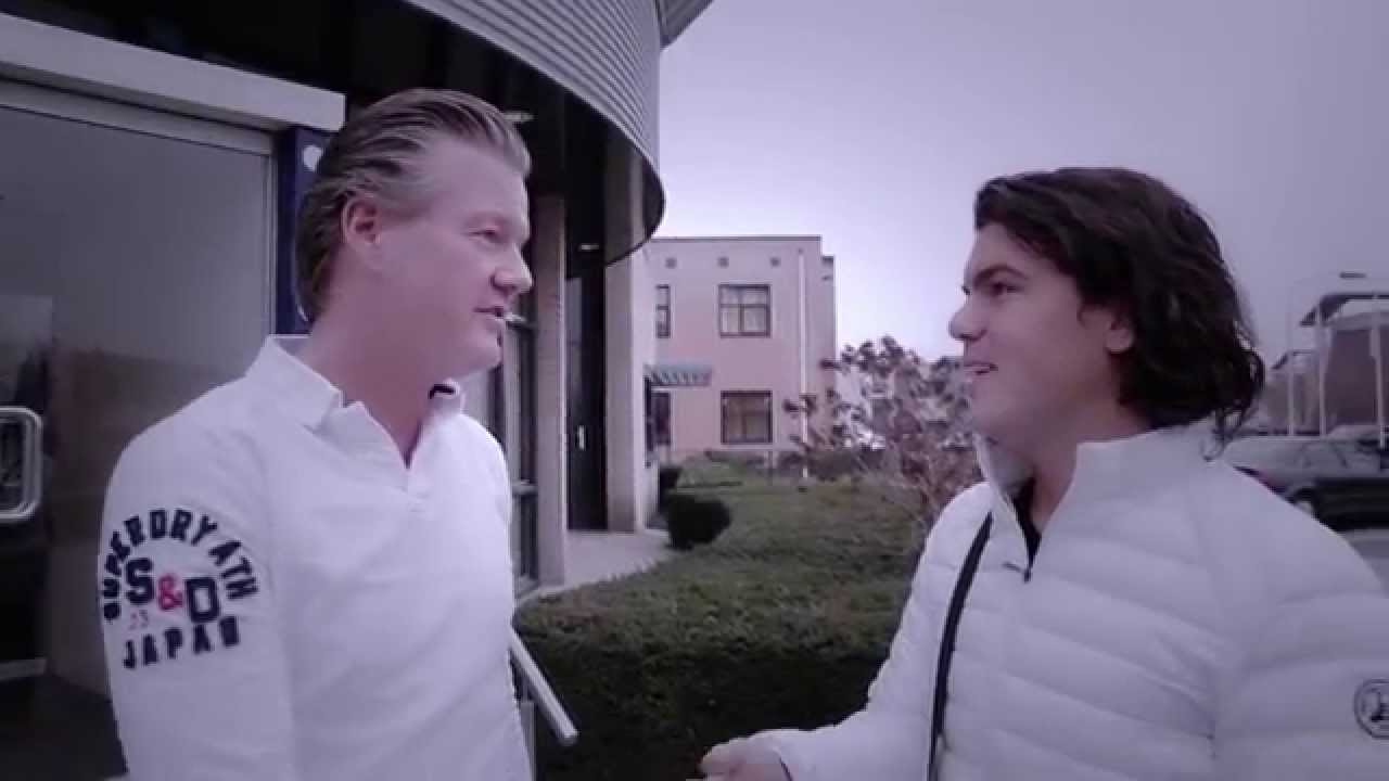 Roy Donders bij CDC: plaatsing kronen (film 3/3) - YouTube