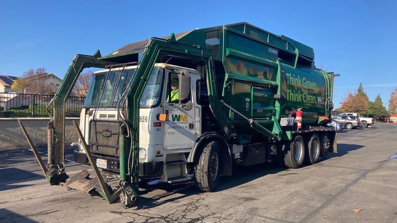 Waste Management 213669 Autocar ACX Amrep - YouTube