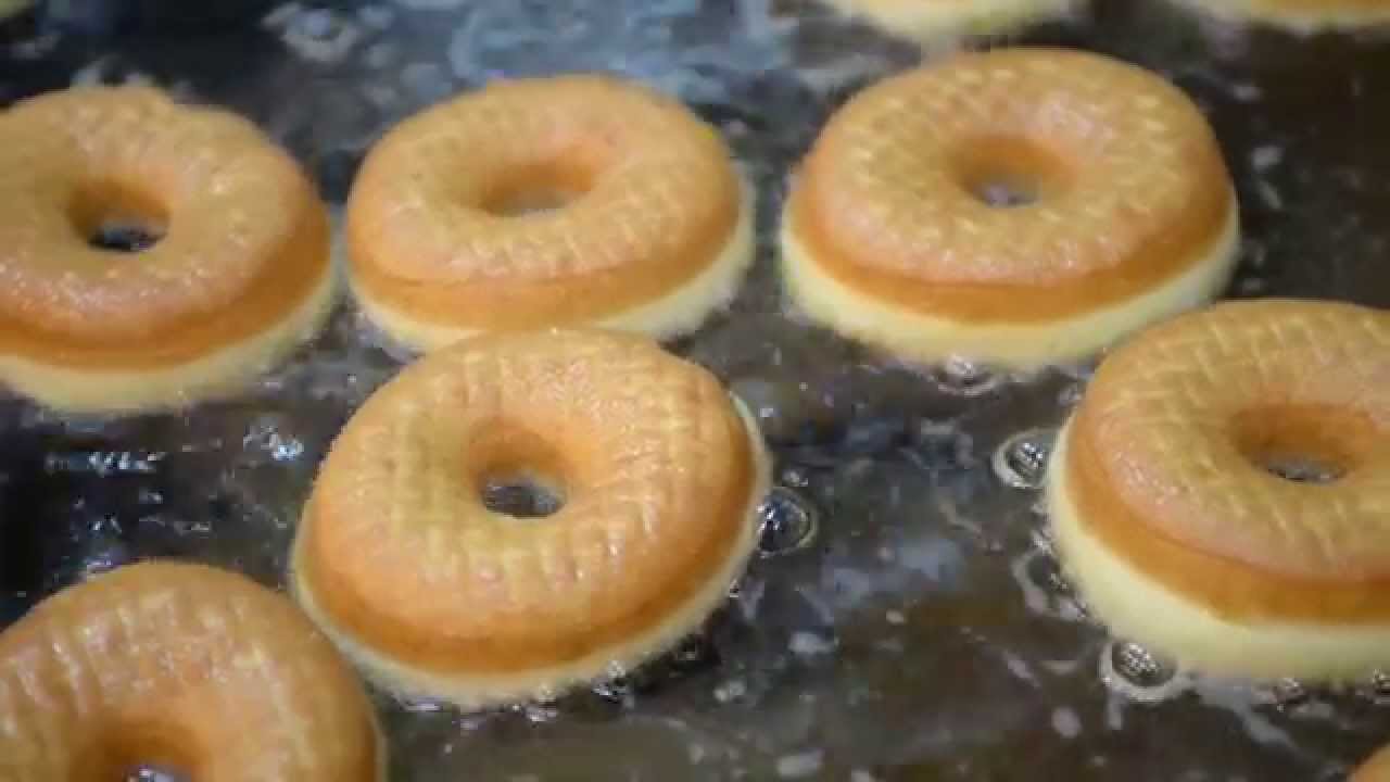 Inside Harold's Doughnuts - YouTube