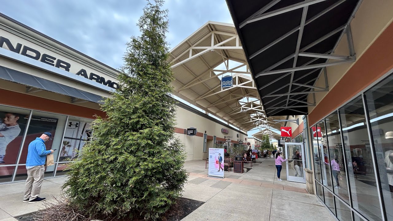 Southeast Wing Of Cincinnati Premium Outlets In Monroe, OH - YouTube