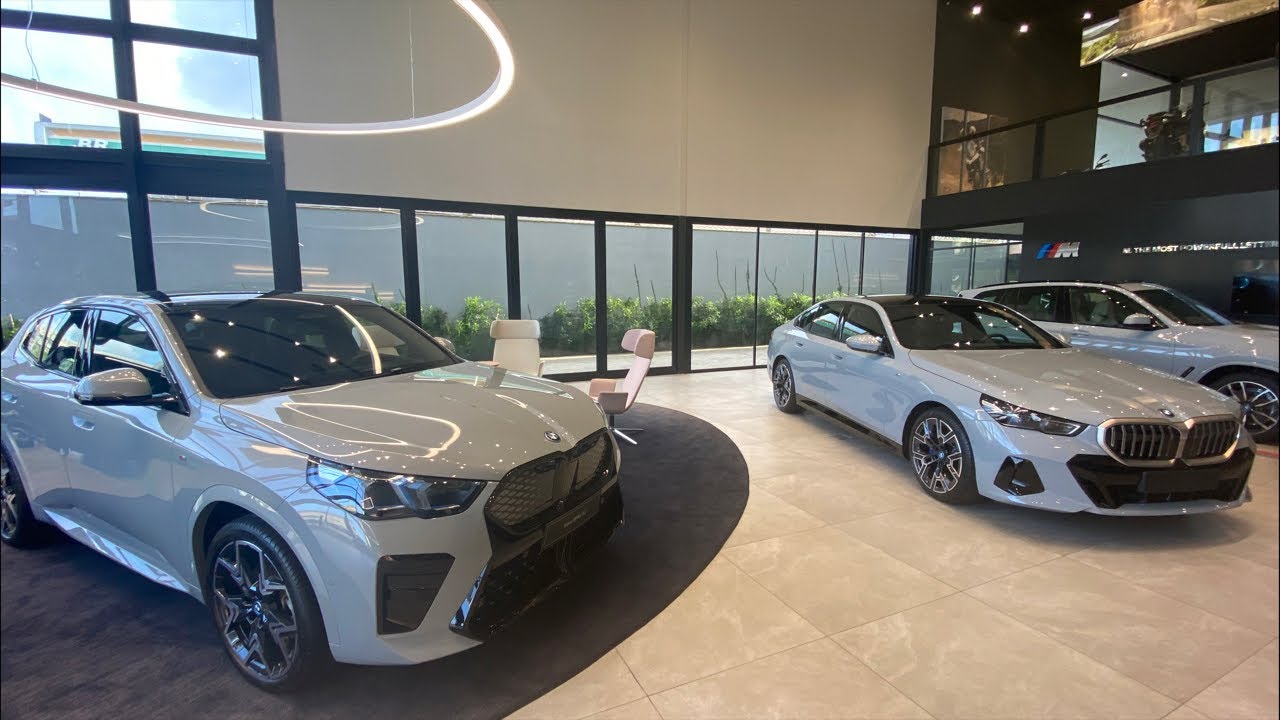 Visitando o showroom da BMW com exclusividades elétrica e nova série 5 ...