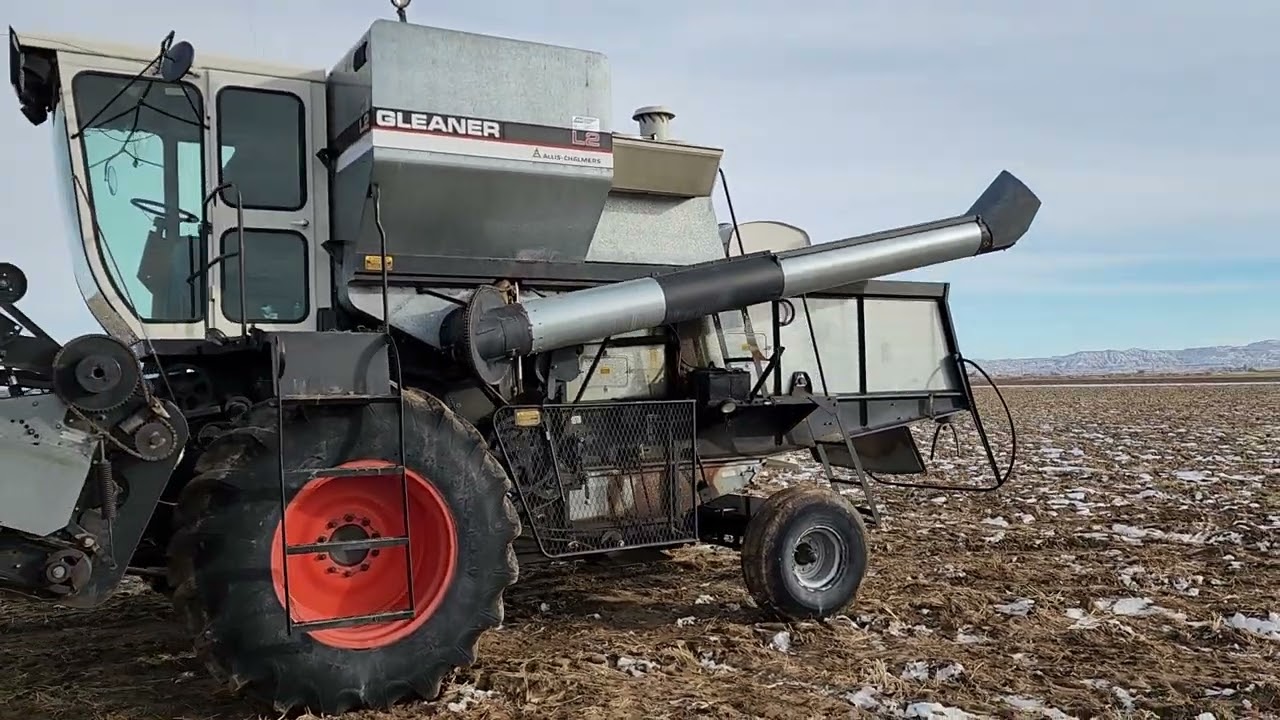 1985 Gleaner L2 Combine (ONLINE AUCTION CLOSES DEC. 14th) Functions as ...
