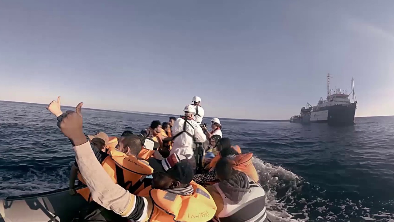 [360 VIDEO VR] Mediterráneo: así es un rescate - YouTube