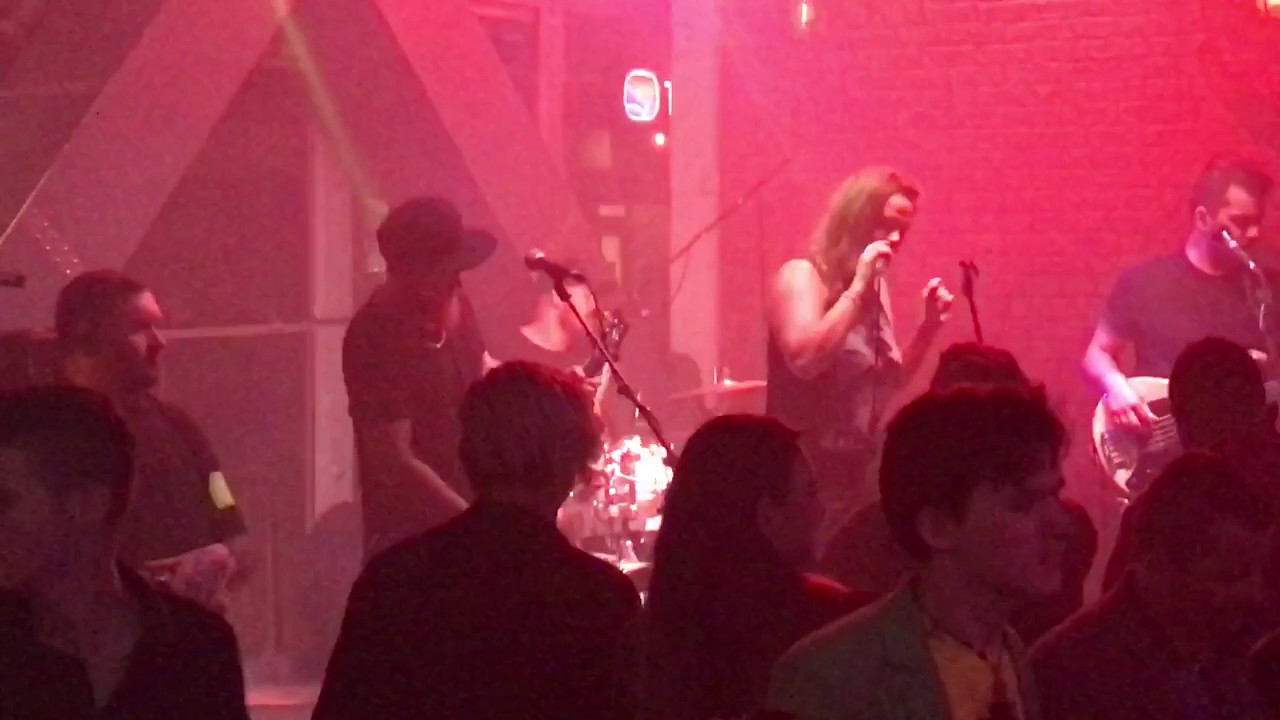The Dominos band @ Live Lounge Cardiff, I love rockandroll - YouTube