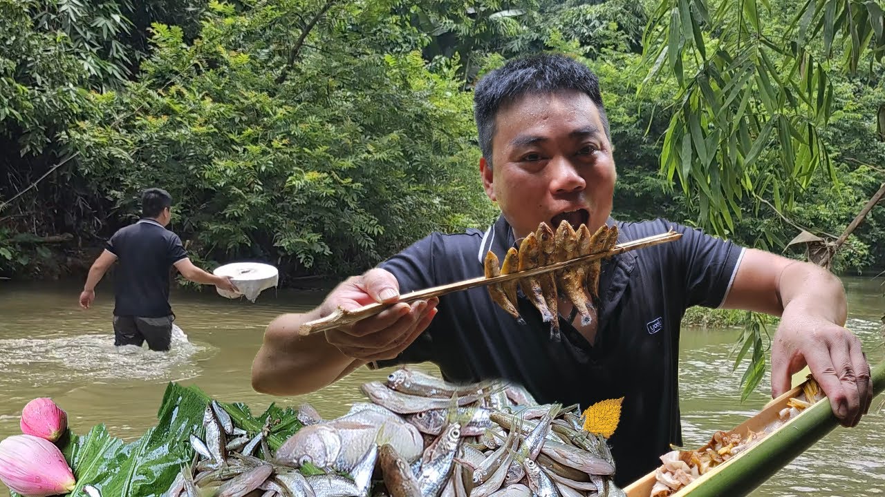 Revealing the Secret: Simple Fish Trap & Cooking Smoked Fish in Forest ...