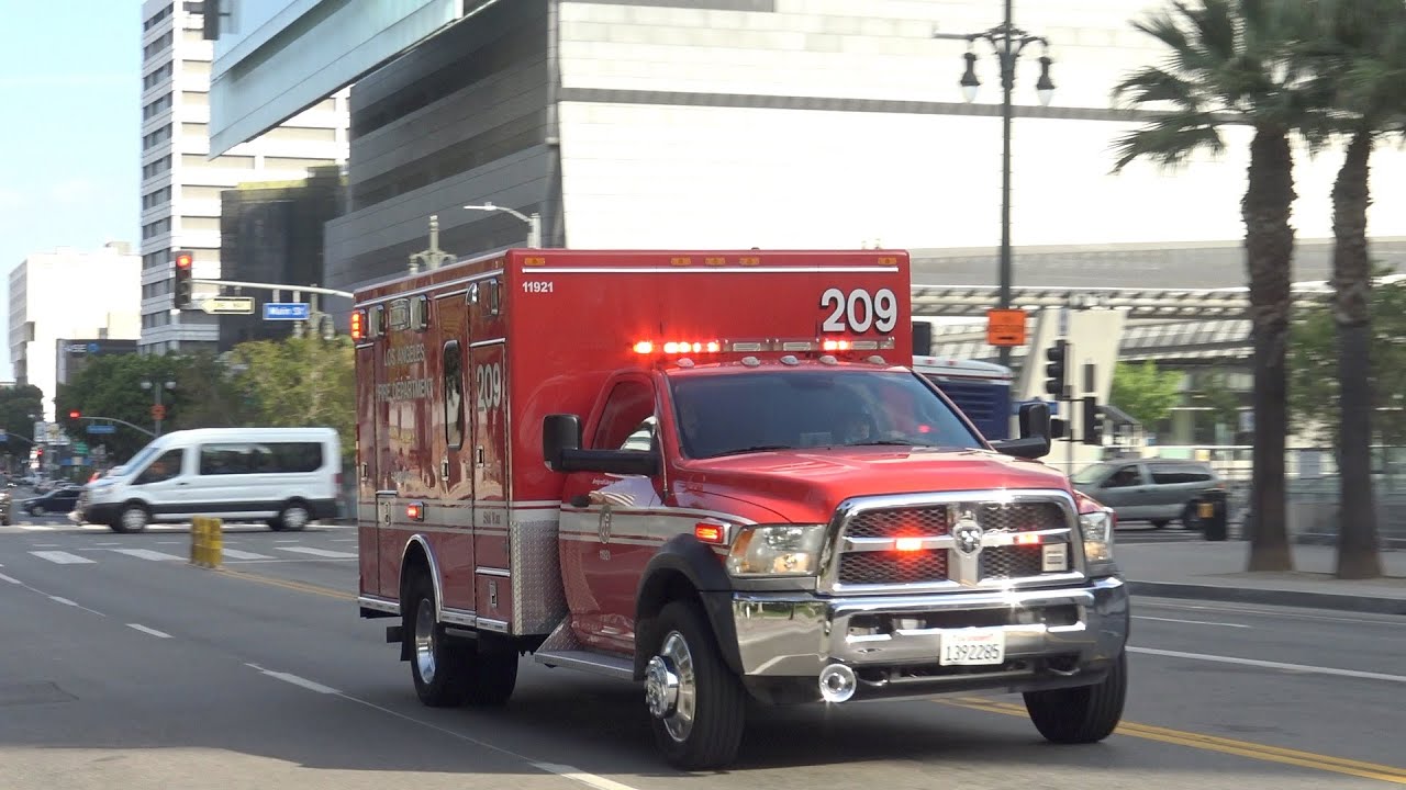 LAFD RA 209 Responding Code 3 - YouTube