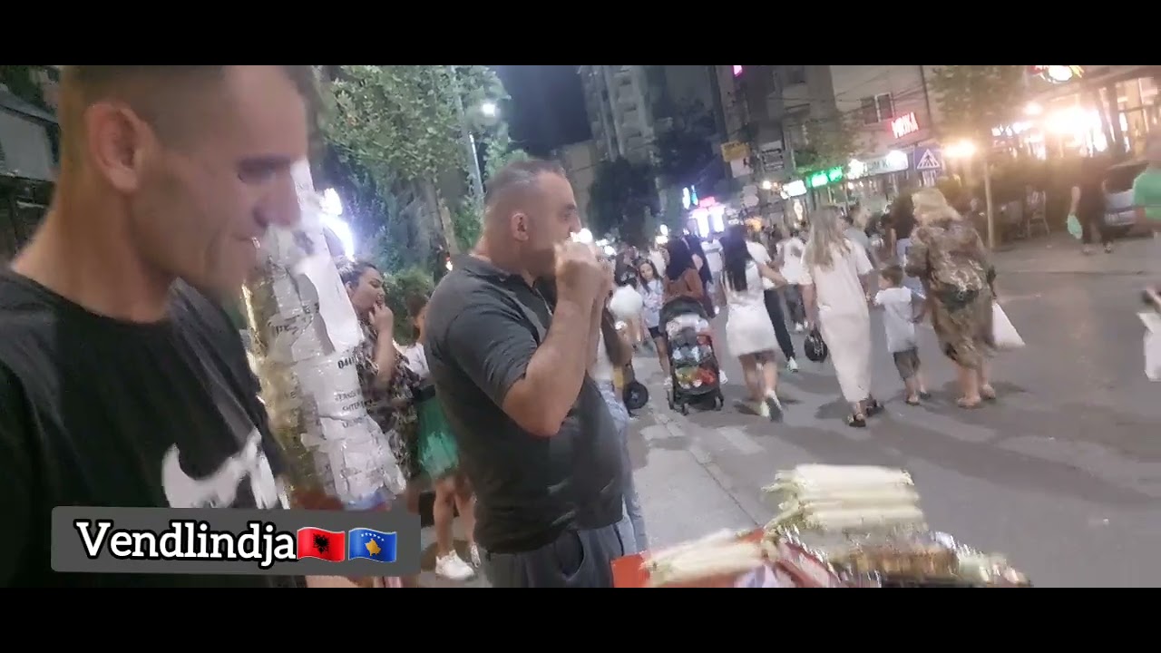 Fushë Kosovë rruga Dardania plote atmosfer, stina e veres kur vijnë ...