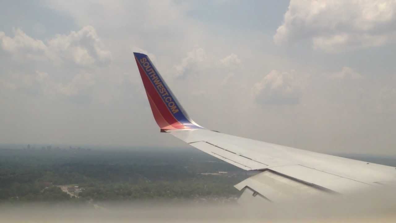 Steady Cam of a Plane Landing!!! - YouTube