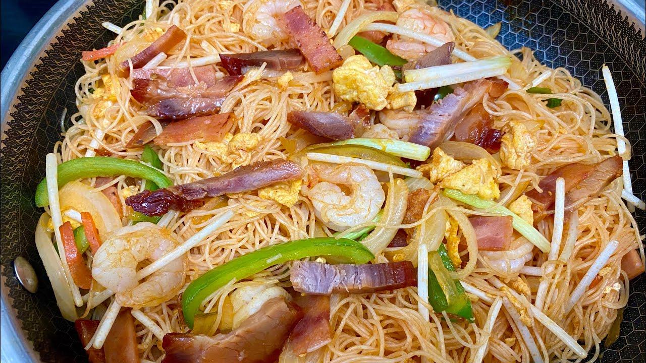 Xiamen Fried Vermicelli my favorite noodles in Hong Kong! - YouTube