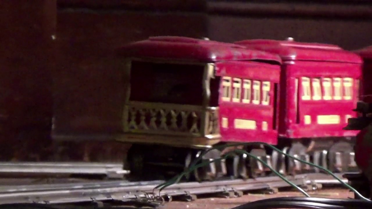 Interesting Lionel Floor Track Layouts #3 - Confused Train - YouTube