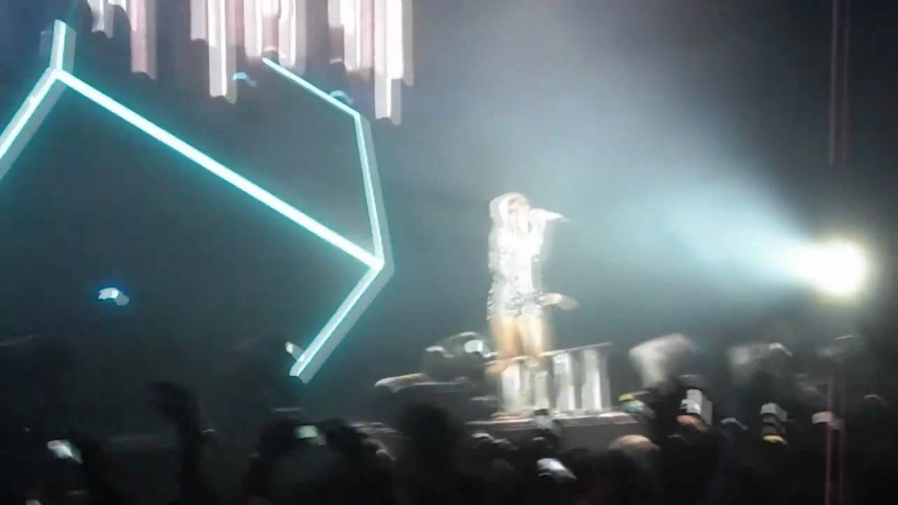 Deadmau5 & Sofi - Sofi Needs A Ladder - Live At Manchester Central 10 ...