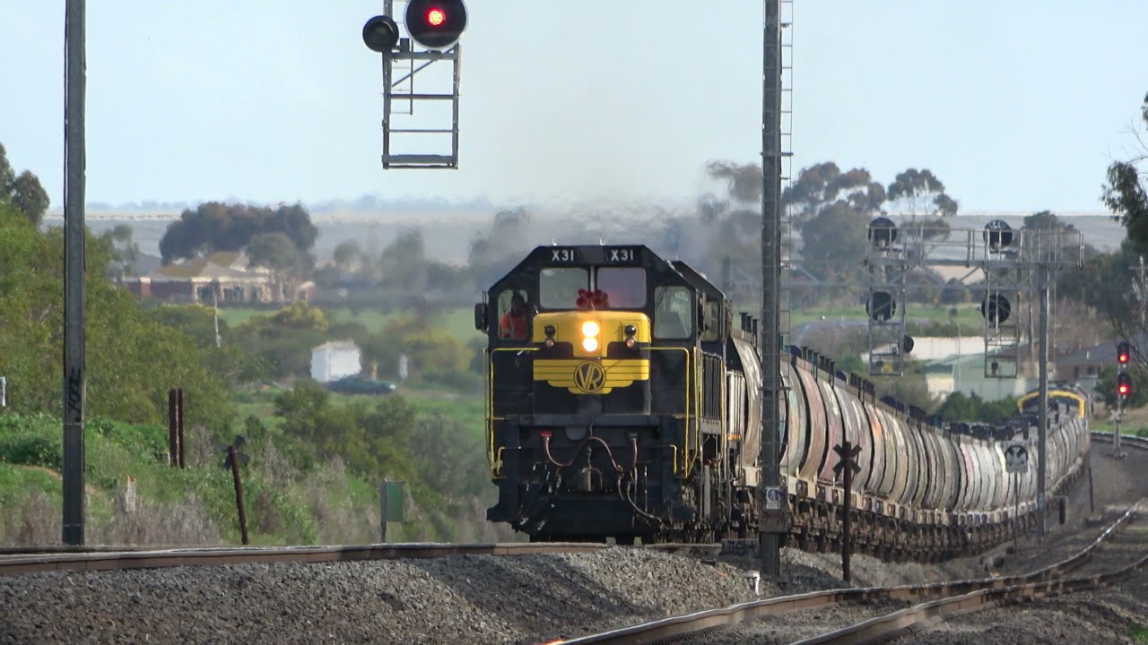 12 AUSTRALIAN FREIGHT TRAINS around Country Victoria - Qube, SSR ...