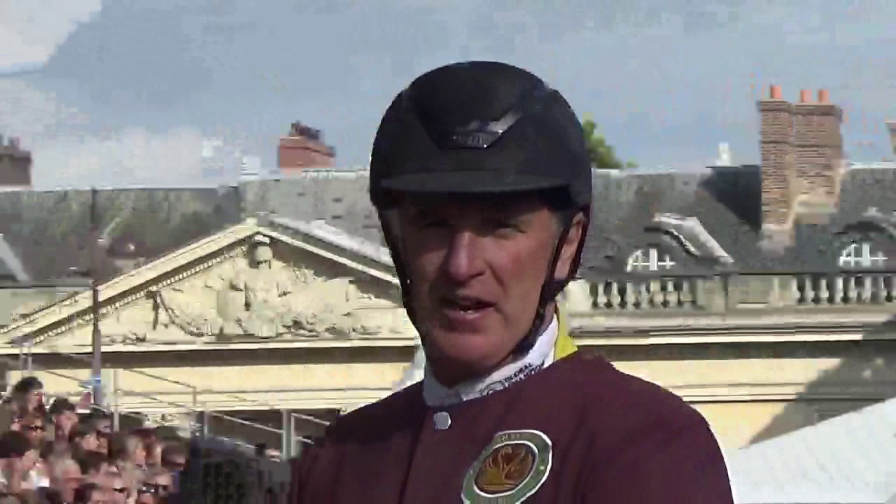 Le Champion Olympique Roger Yves BOST @ Paris Eiffel Jumping 1 juillet ...