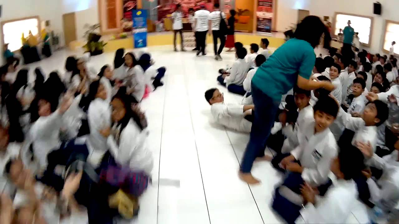 Teamnxl Goes To Labschool Rawamangun with G1Gaming - YouTube