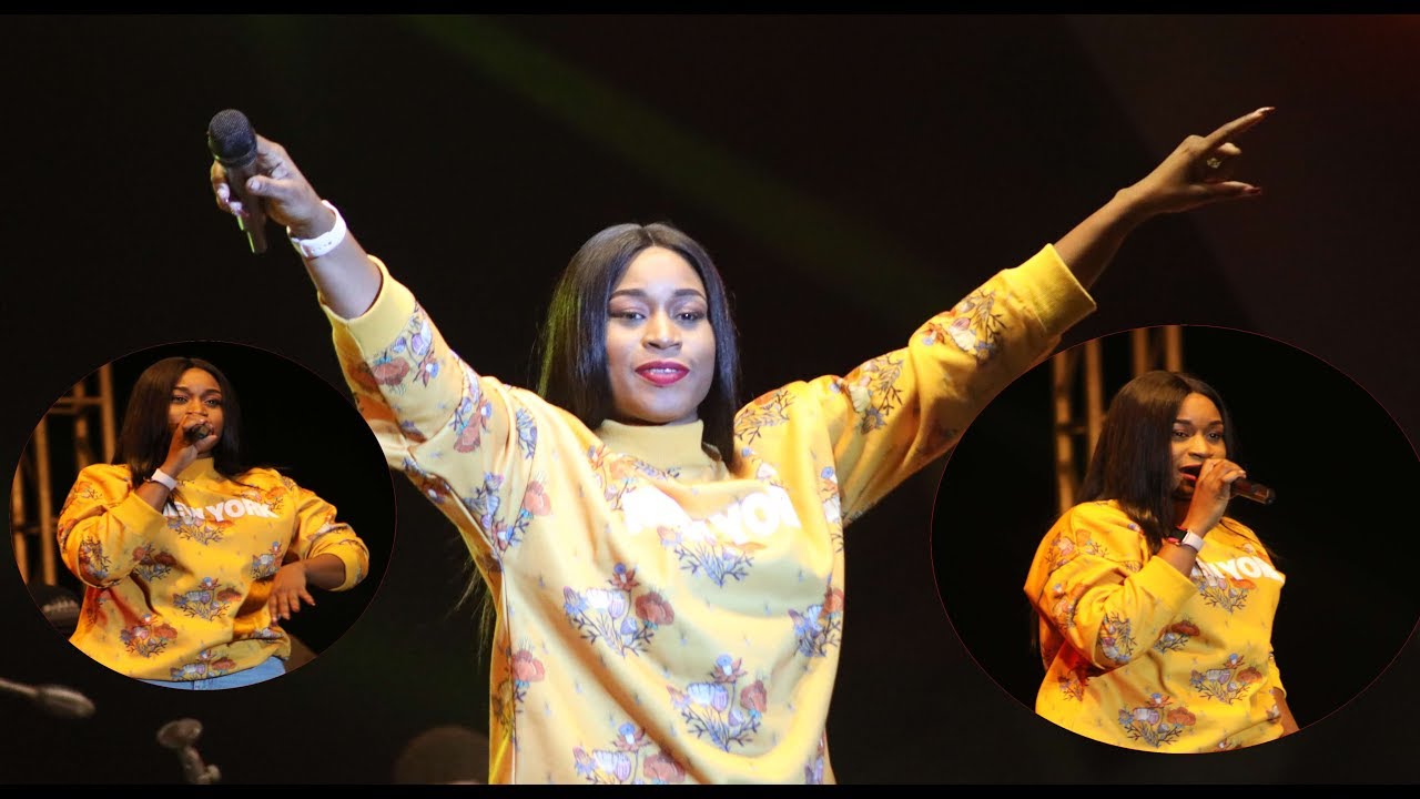CONCERT RIBIDION 2019: Aida Samb chauffe la place de l'obelisque - YouTube