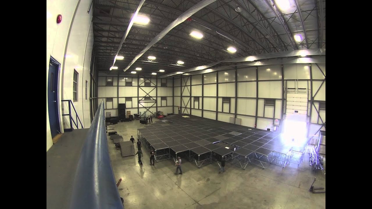 Montage structure de scène polyvalente / Multi purpose stage ...