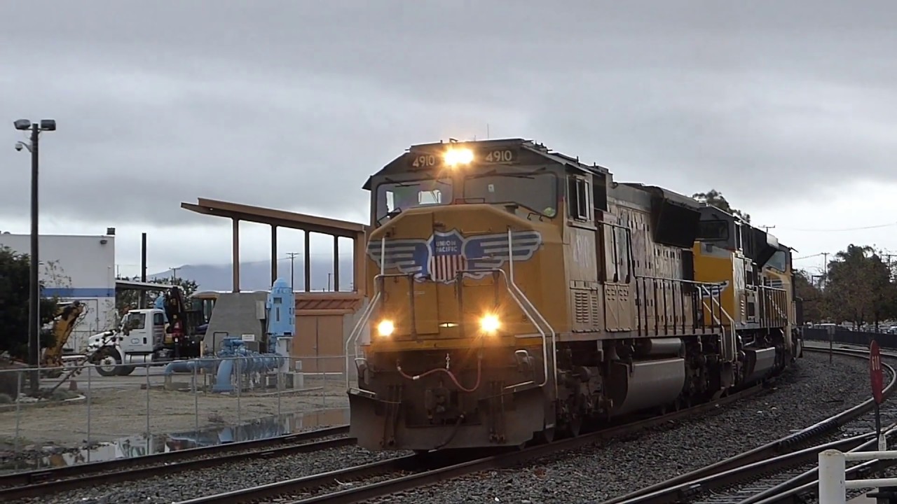 Union Pacific-#4910,8684,3838,3948-Autorack Train-Oxnard, CA - YouTube