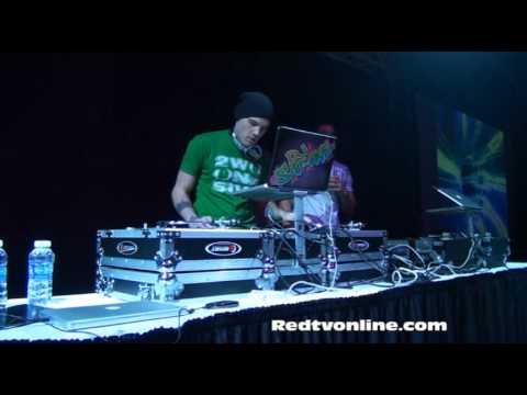 DJ SAT-One Rips the crowd at Building 24 - YouTube