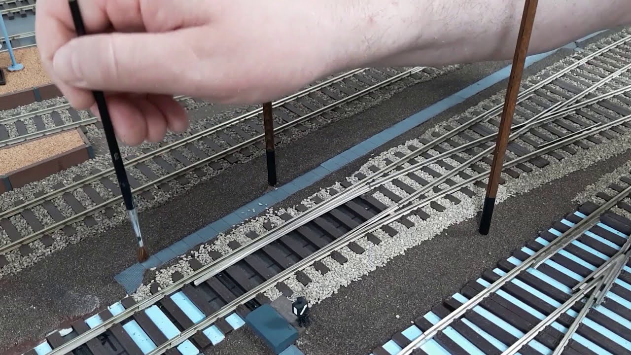 Spur 0-Weiche einschottern - ein Echtzeitvideo - YouTube