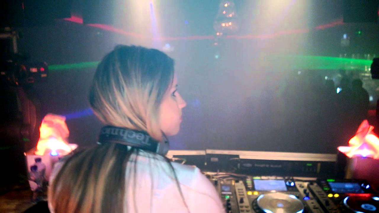 Dj Marlice playing @ Hardstyle Elements '13 - YouTube