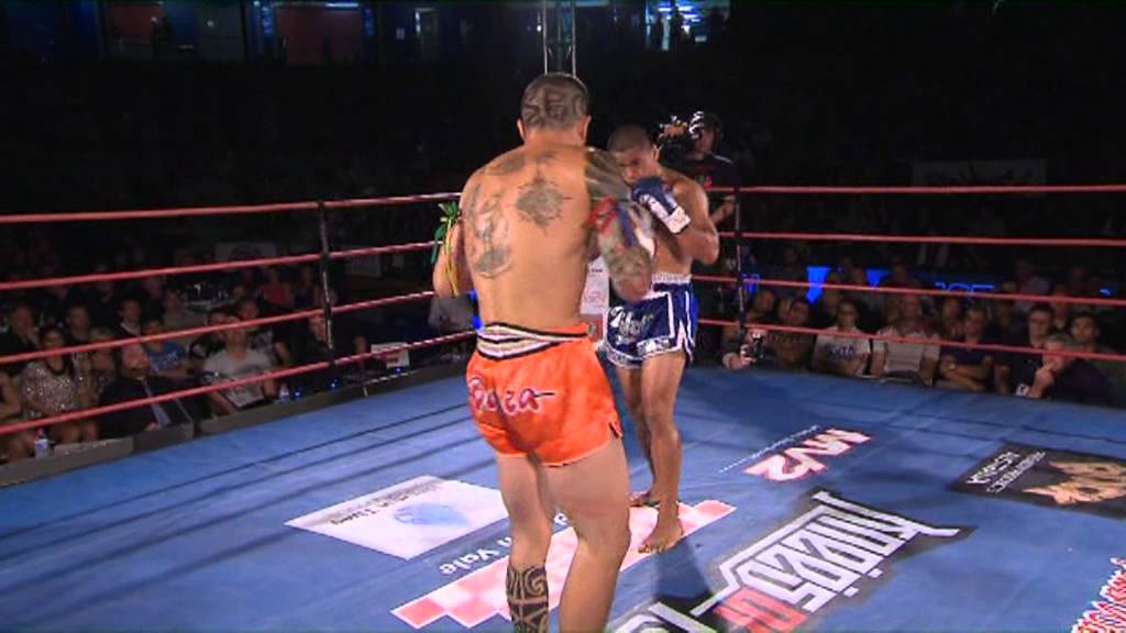 Great Muay thai Fight Luis Regis vs Charlie Chau - YouTube