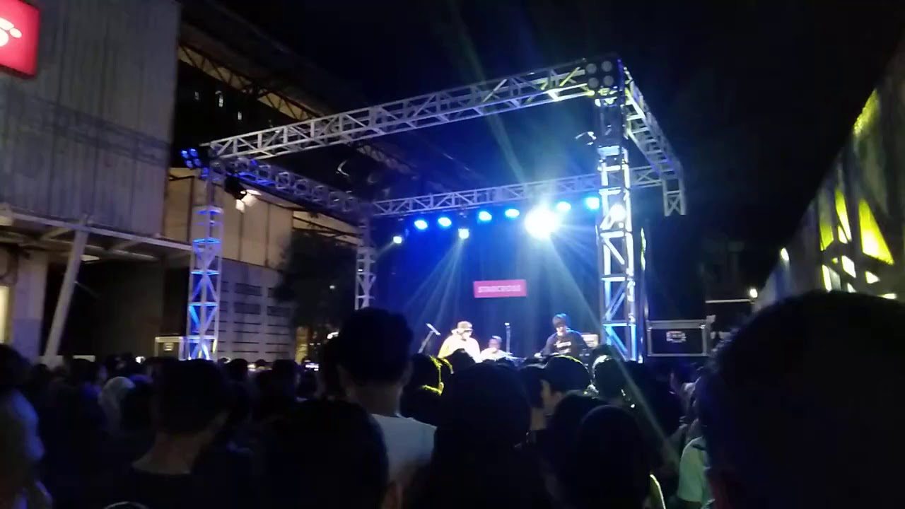 Detik detik Kerusuhan konser Rocket rocker di Yogyakarta - YouTube