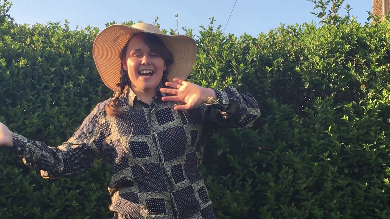 Dingle Dangle Scarecrow - YouTube