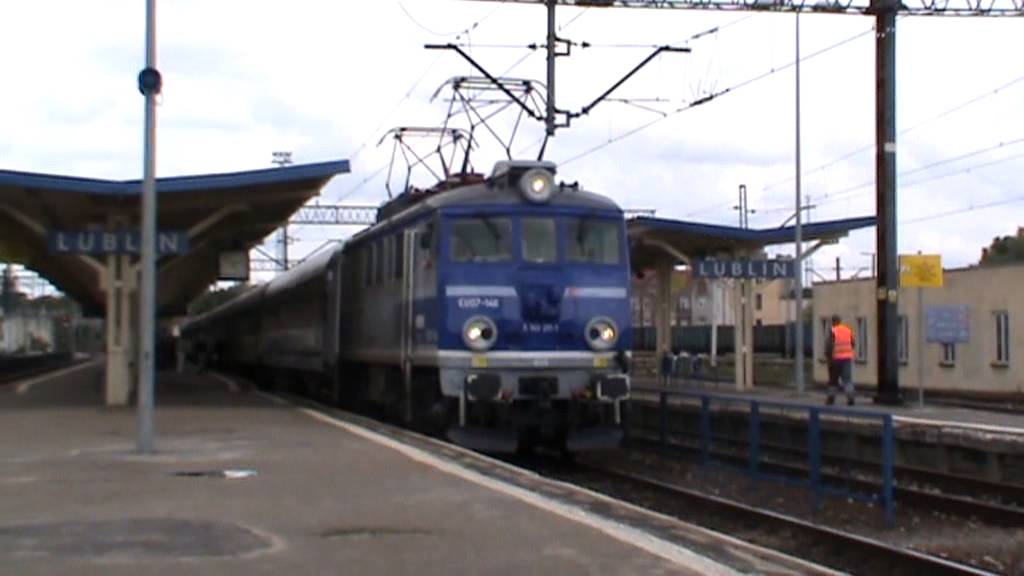 LUBLIN dworzec PKP - kilka składów PR i PKP IC - YouTube