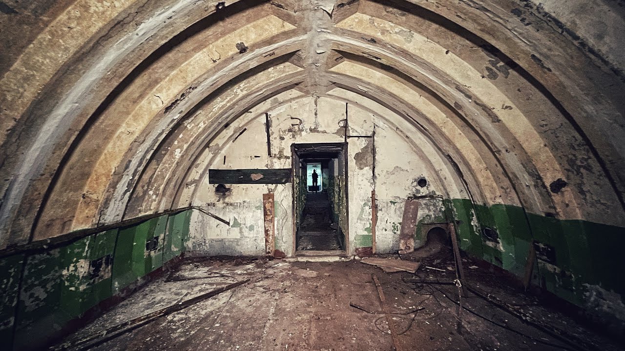 GEHEIMEN BUNKER GEFUNDEN! - FLIEGERHORST DER WEHRMACHT | LOST PLACES ...