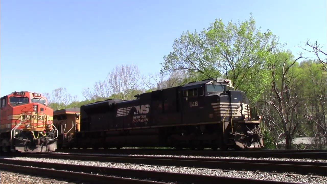 NS #1146 leads a NS autorack train through Burnside, KY - YouTube
