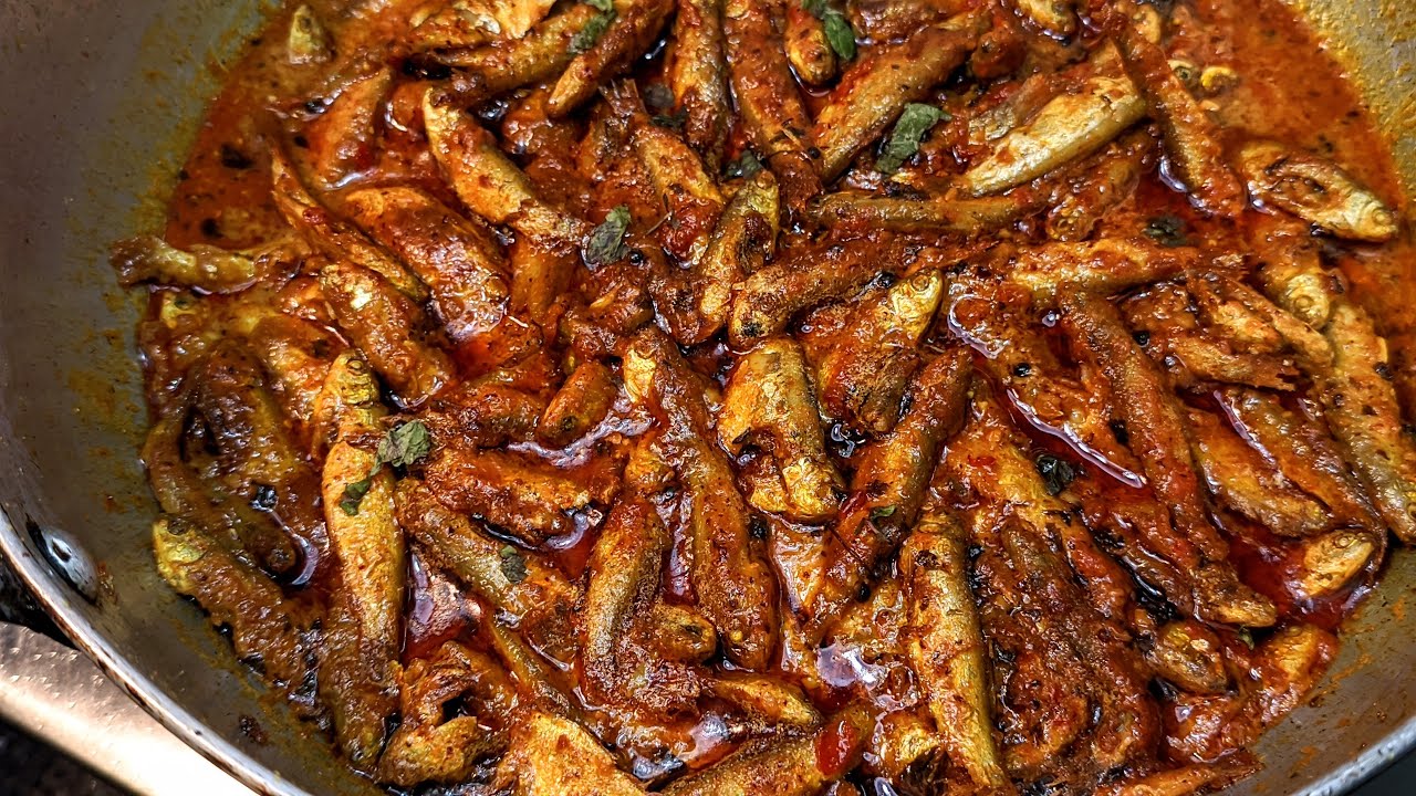 Traditional Small Fish Curry | छोटी मछली तीखा,चटपटा और बिना टूटे बनाने ...