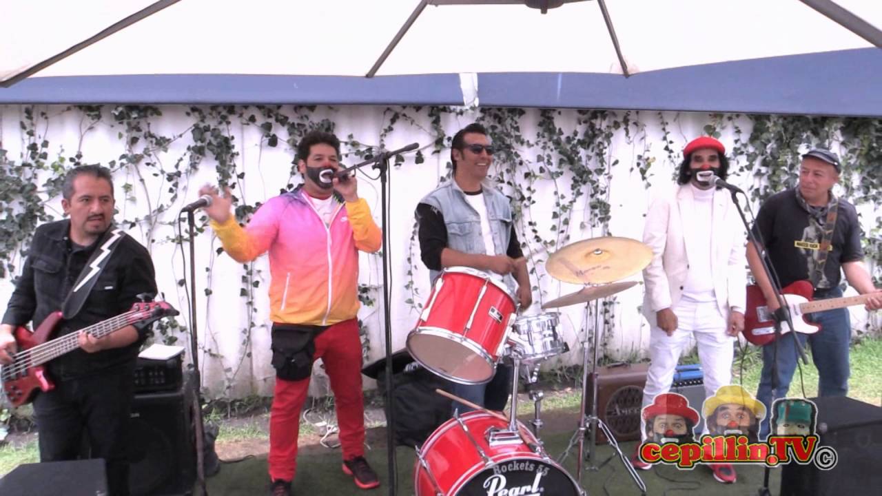 Cepillín y Cepillín Jr. cantando Rock!!! - YouTube