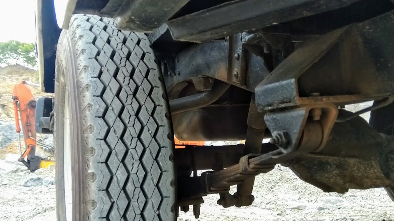 Suspensions in action - Mahindra MM540 Jeep - YouTube
