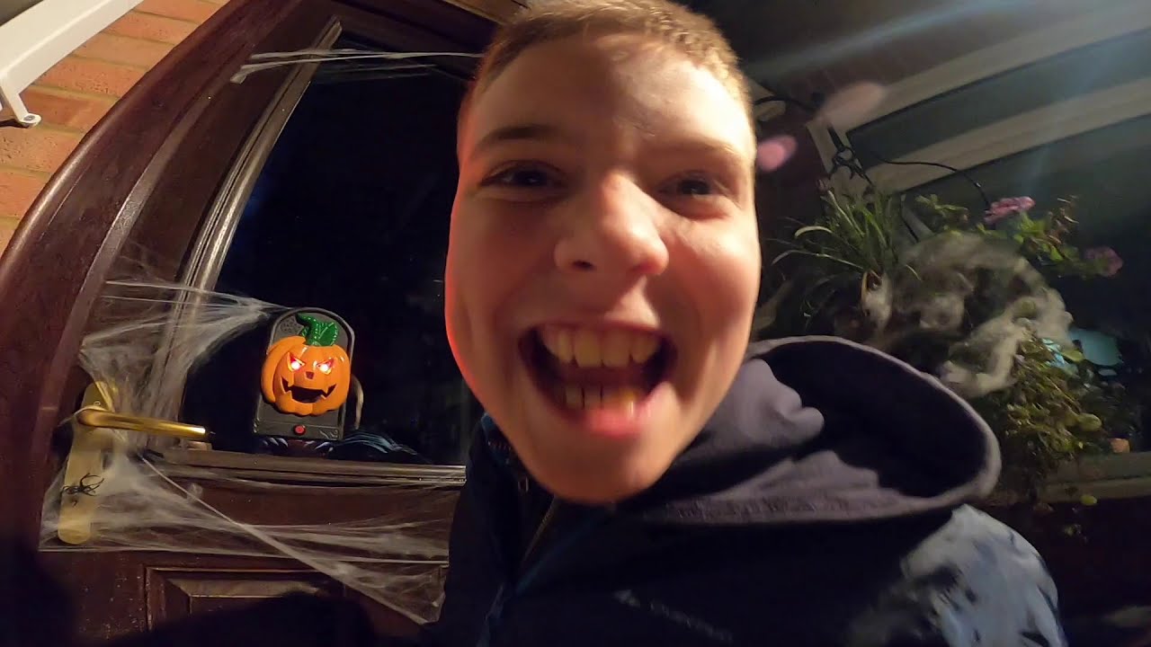 Halloween 2020 Lowi Family and Grace! - YouTube