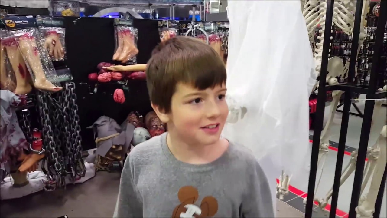 Kid Temper Tantrum At Spirit Halloween Store [ Original ] 150,000 ...