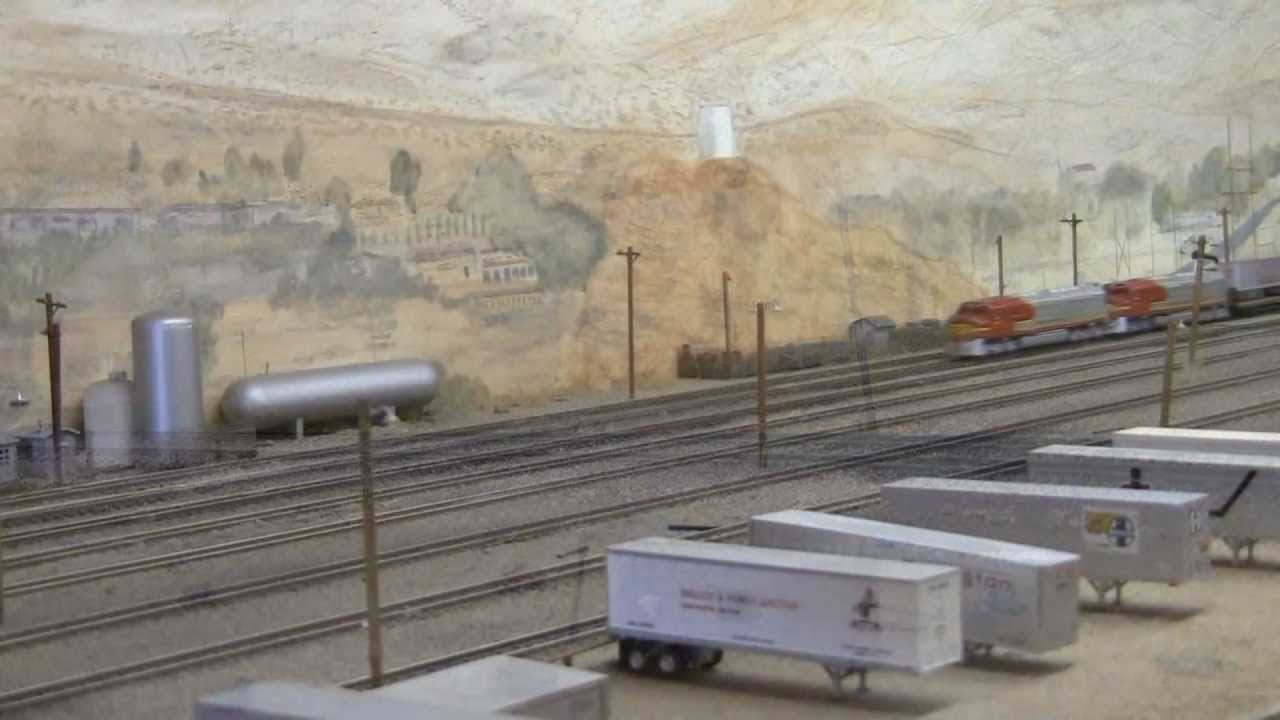 Santa Fe Super C 1971 N Scale Needles Division - YouTube