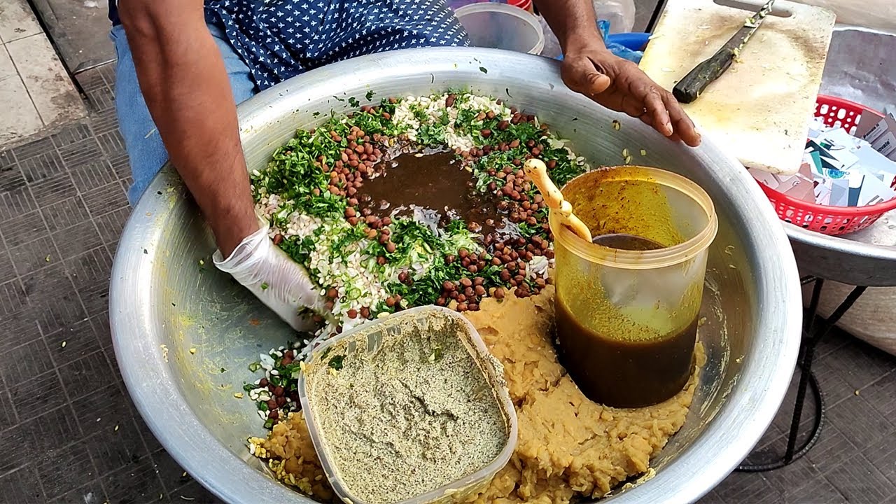 Fully Loaded Masala Jhal Muri Making - YouTube