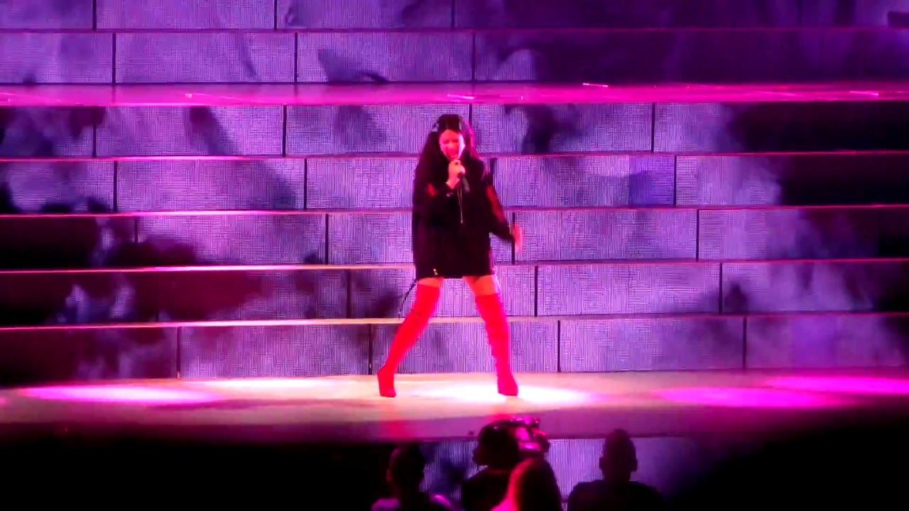 Colors - Halsey | Dallas, Texas | 10/26/17 | hfk tour - YouTube