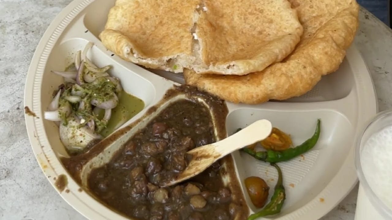 Hariom chhole bhature ,dahibaara and lassi prashant bihar #DESI INDIA ...