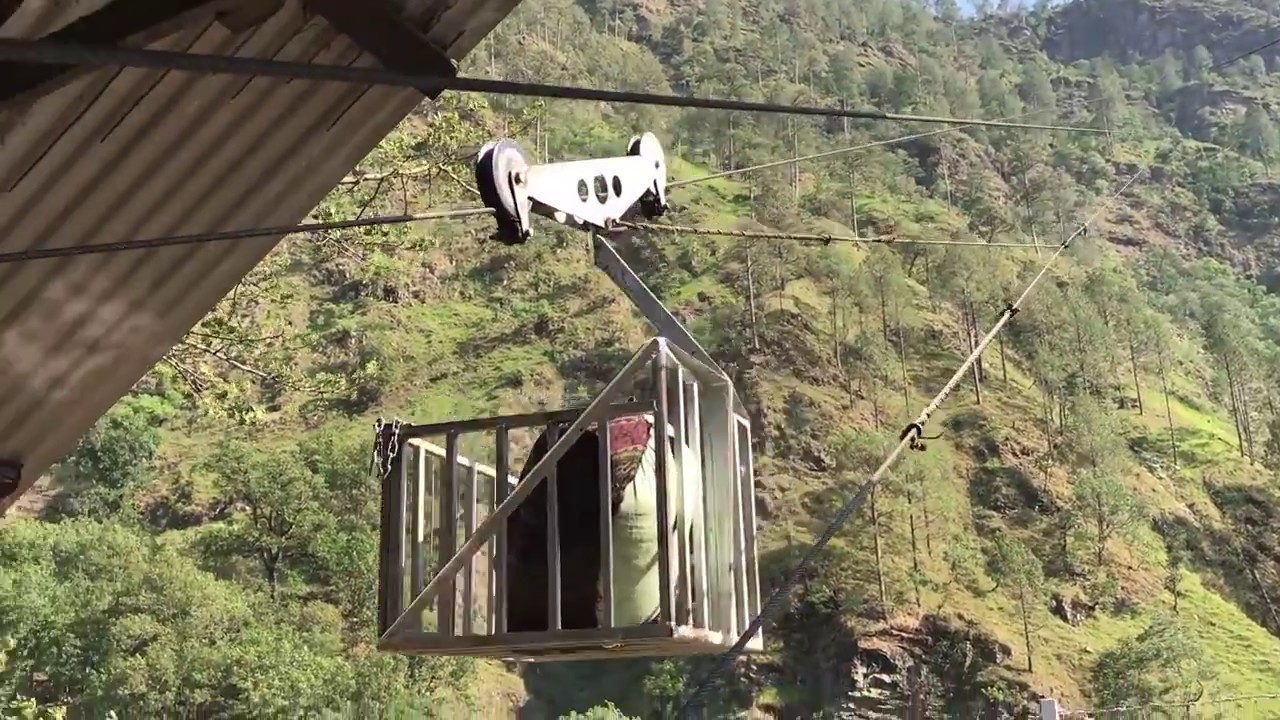 Gravity Goods Ropeway in action - YouTube