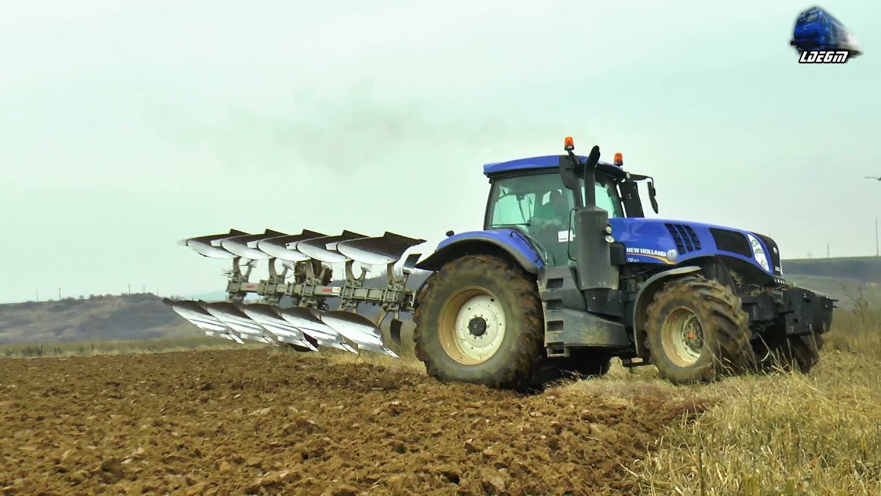 🚜 New Holland T8 320 Tractor & Plug ERMO Evolution 155 Plough in Action ...