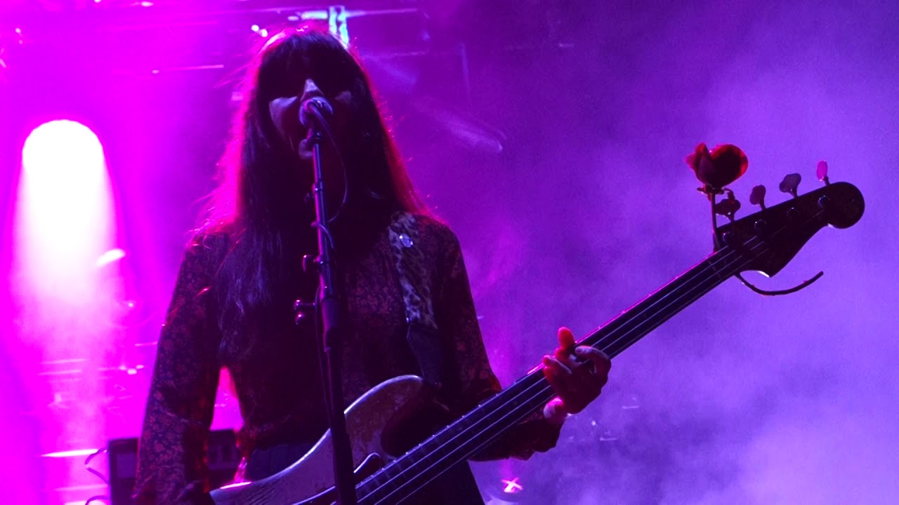 Pixies "Velouria & Debaser" Live @ l'Olympia Paris, 19/10/2019 - YouTube