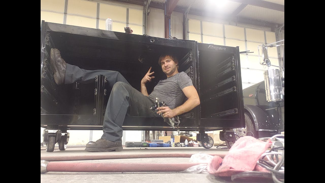 PAINTING MY TOOL BOX!!! - YouTube